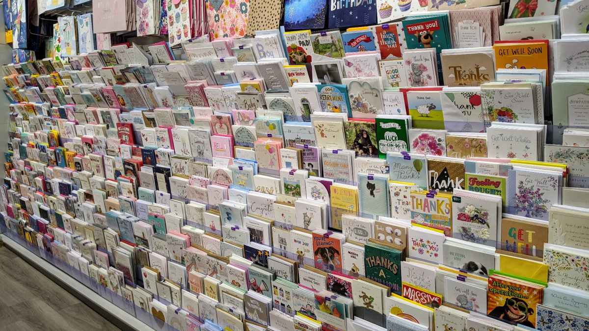 What To Look For When Selecting A Card Shop - Readability