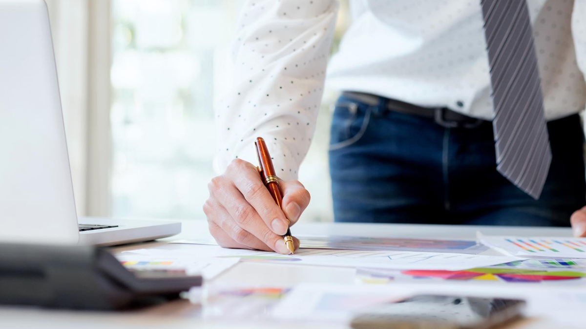 Exploring the Different Types of Banking Jobs - Readability