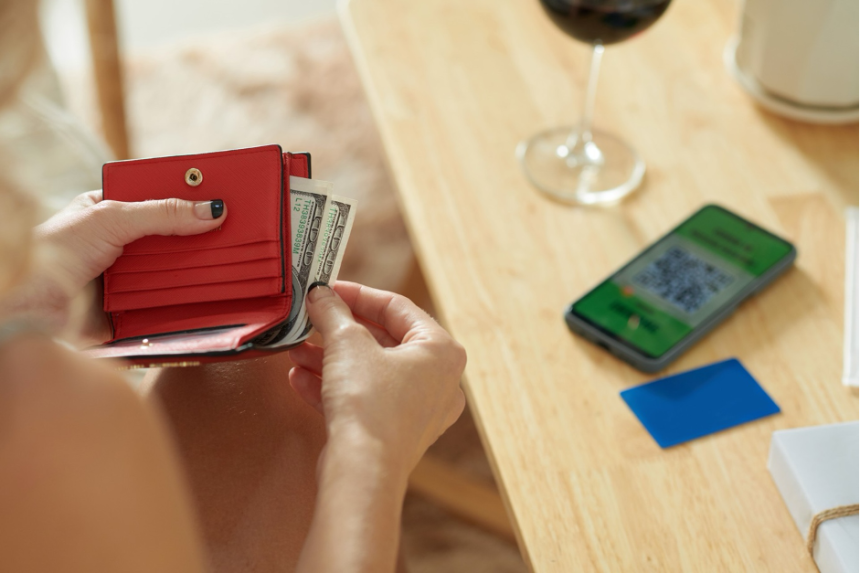 Understanding the Technology Behind RFID-Blocking Leather Wallets - Readability