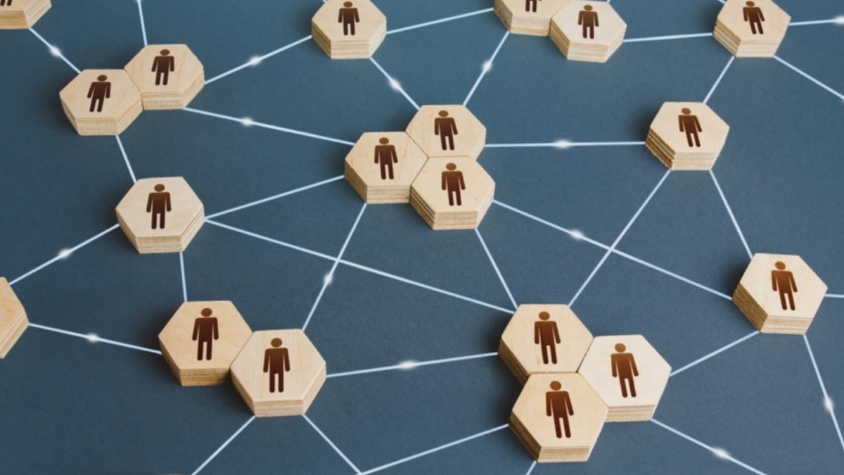 How Digital Communities Thrive in Decentralized Networks - Readability