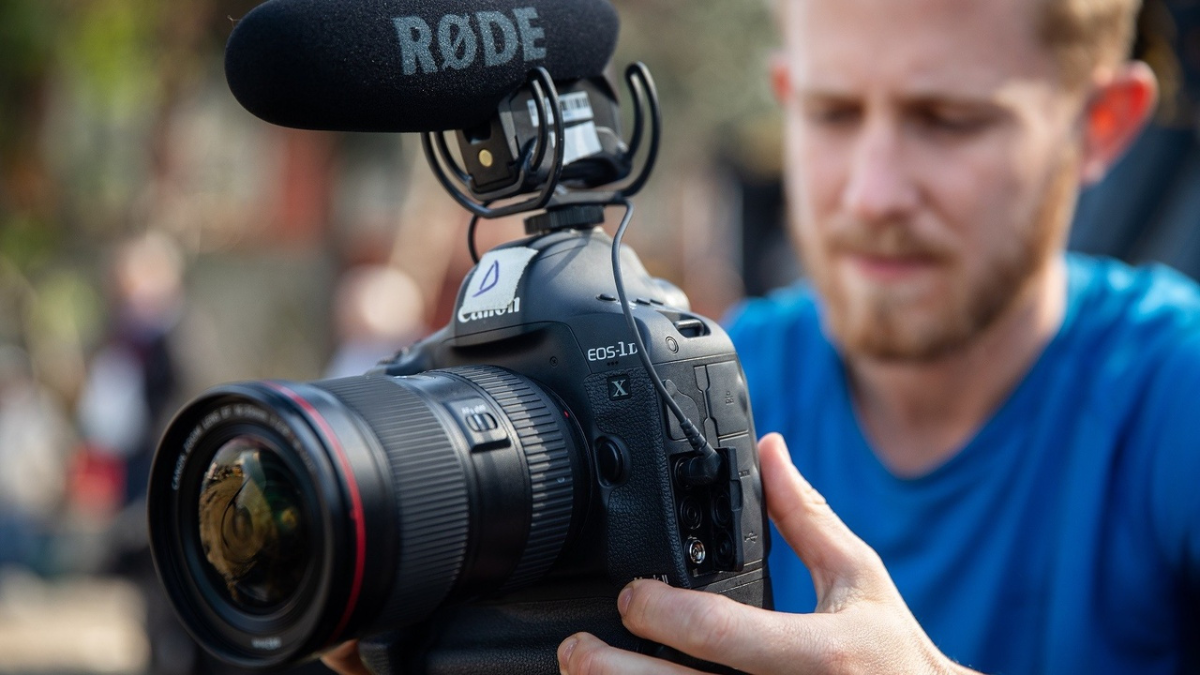 How to Achieve a Cinematic Look with a Compact Camera Setup - Readability