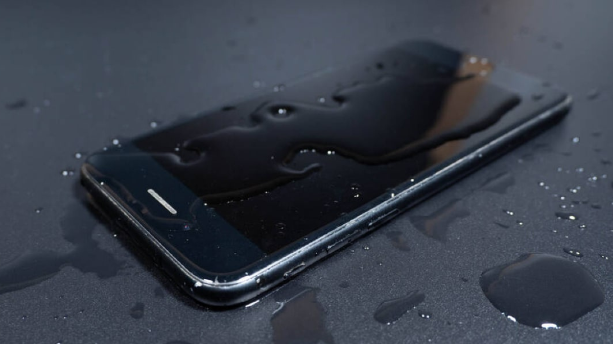 Water-Damaged Phone? Steps to Take Before Visiting a Repair Shop ...